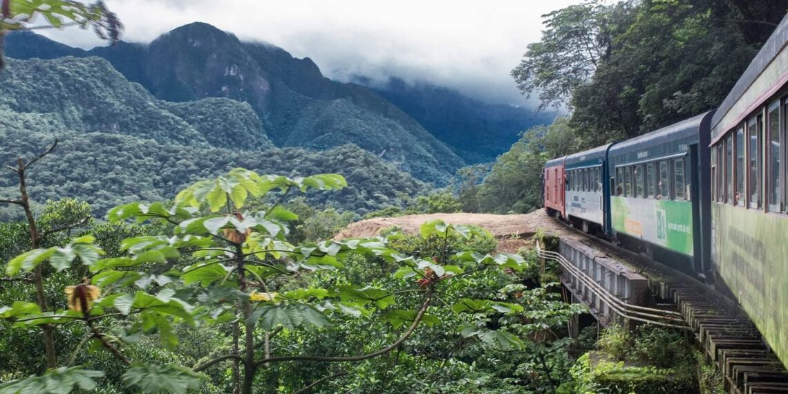CONHEÇA O PASSEIO DE TREM MAIS BONITO DO BRASIL - De Curitiba para Morretes